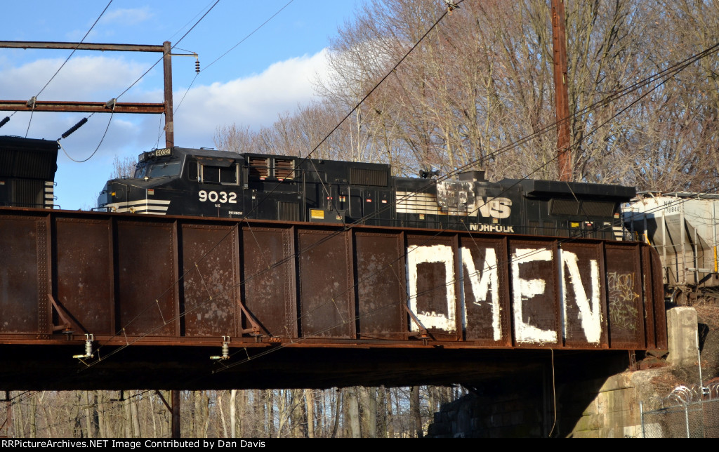 NS C40-9W 9032 third out on 17G